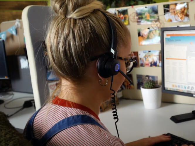 Contact Center & Call Center headsets with noise cancellation | Jabra