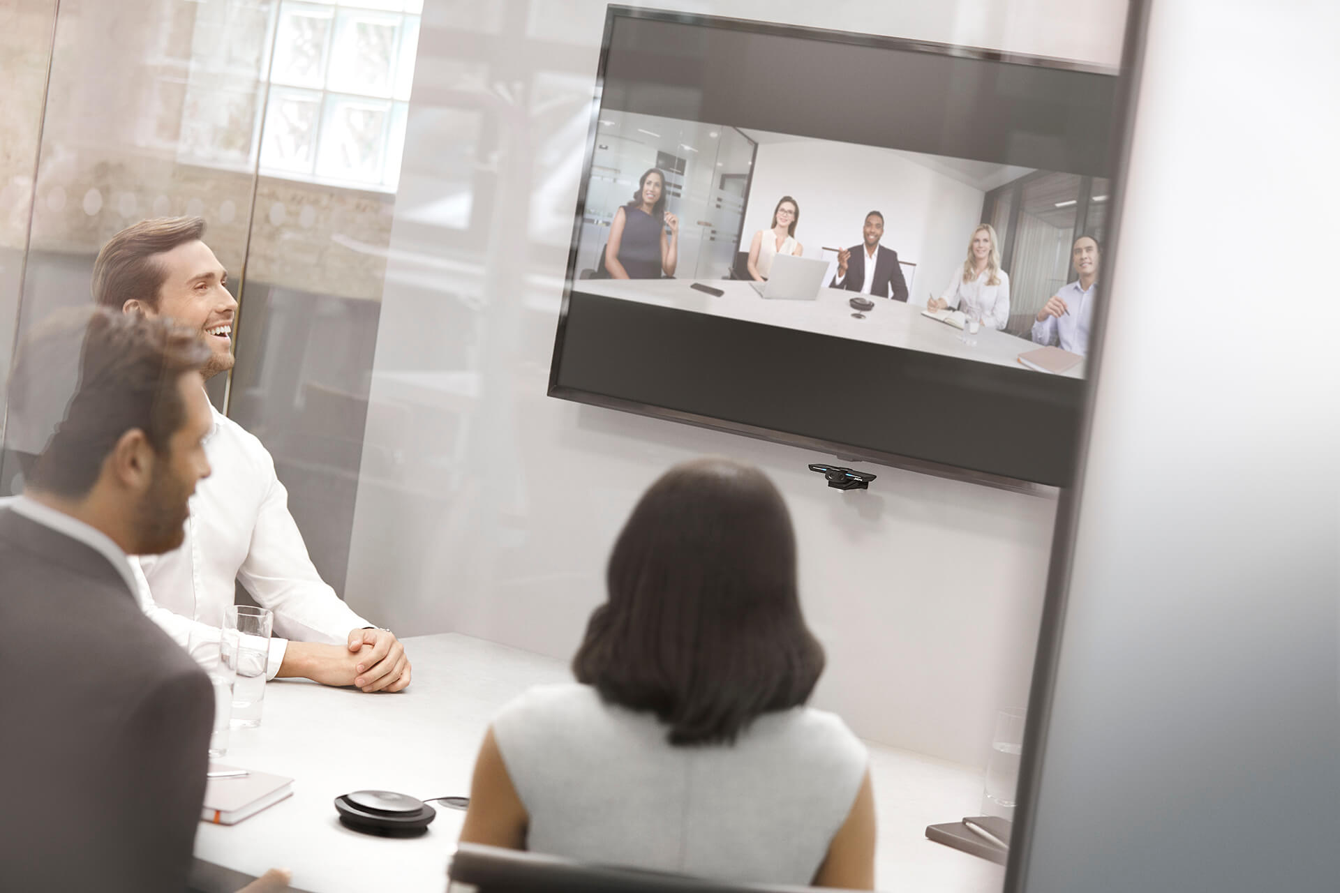 Body language and emotion in virtual presentations